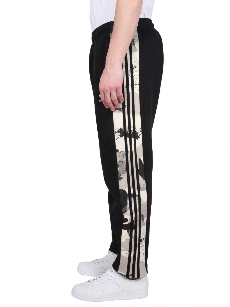 ADIDAS ORIGINALS - CAMOFLAUGE PRINT JOGGING PANTS - Eleonora Bonucci