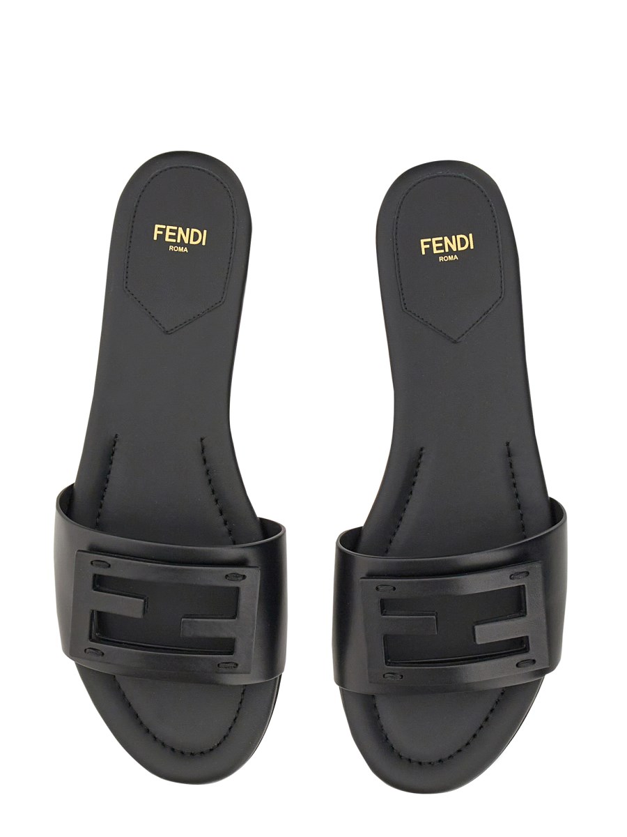 FENDI - SIGNATURE LEATHER SLIDE - Eleonora Bonucci